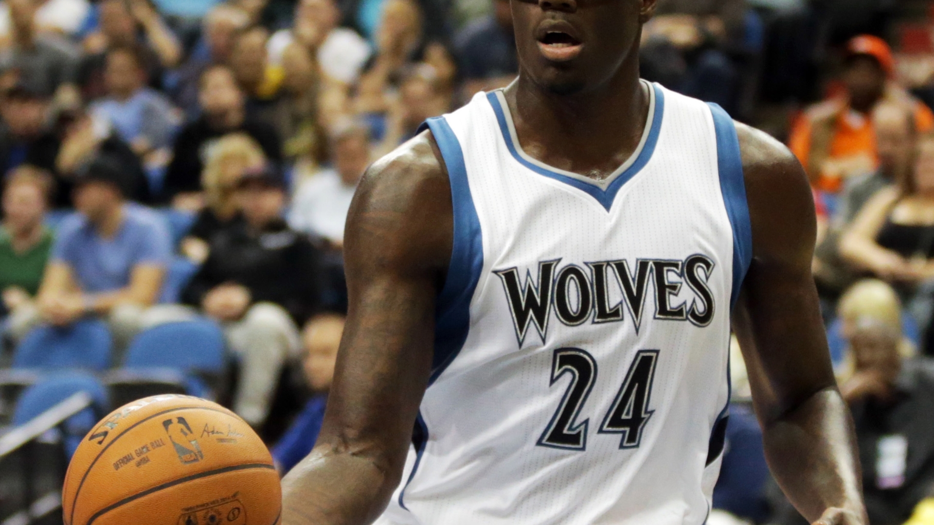 Wolves' Bennett throws weight around in win over Sixers