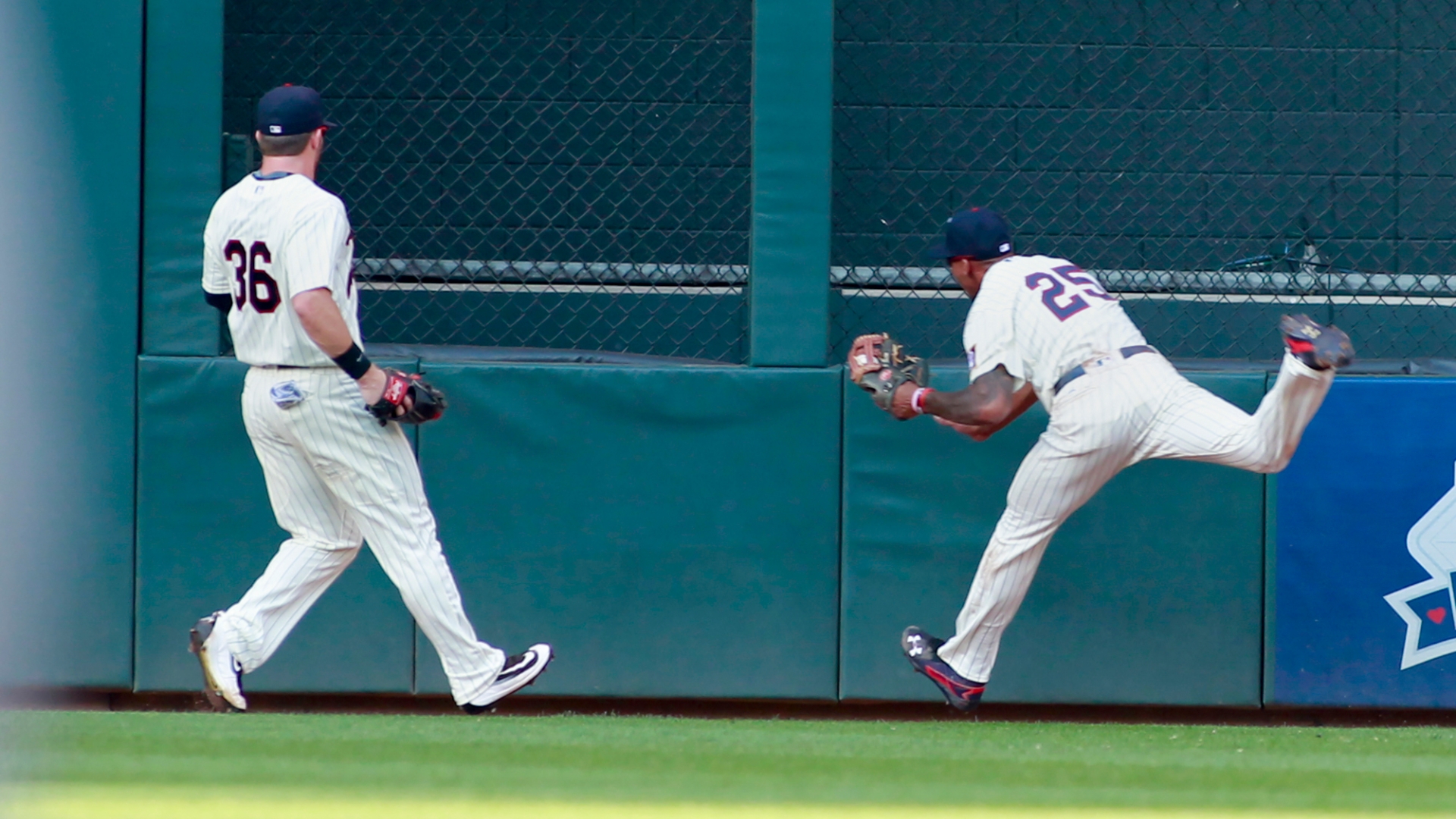 Brandon Kintzler blows the save, Fernando Abad takes the loss for Twins